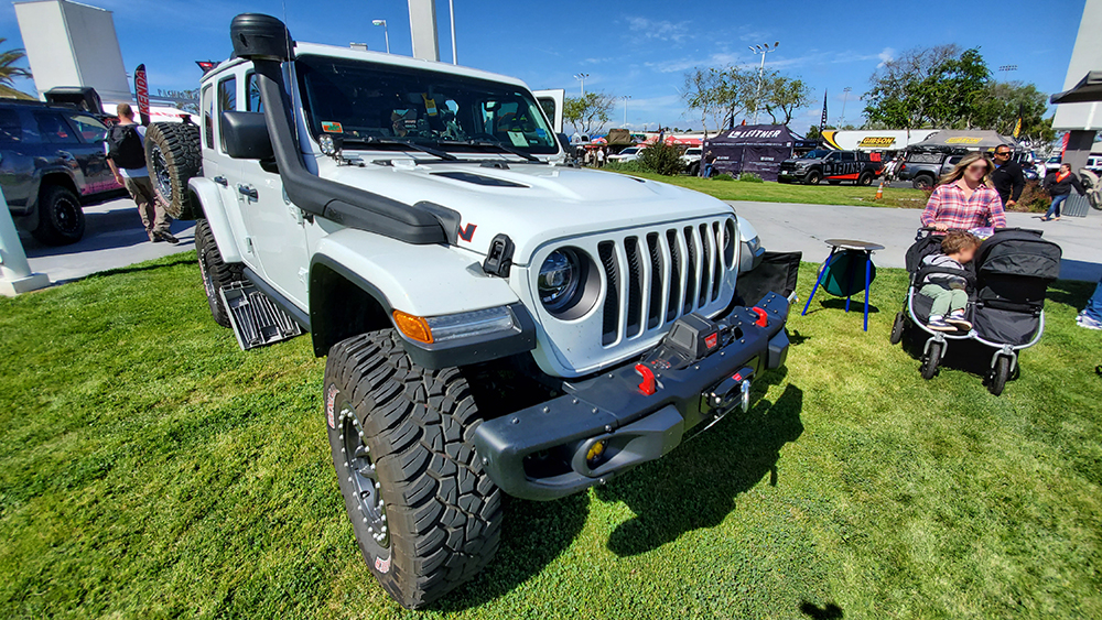 Goose Gear Overland Jeep Wrangler JLU CampKitchen & AEV Upgrades